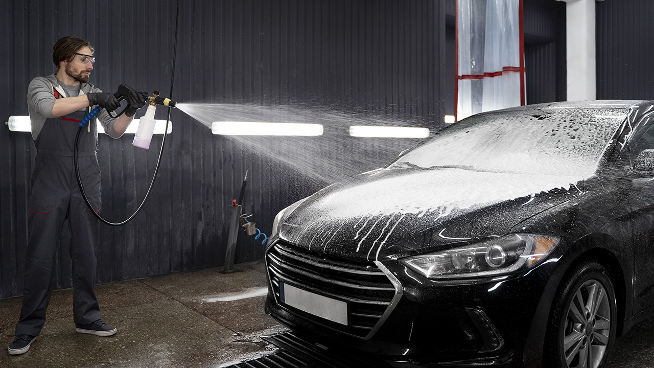 Pourquoi investir dans une centrale de lavage auto pour les pros?