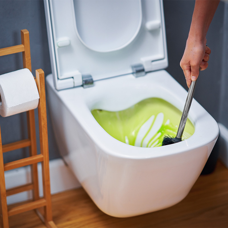 Nettoyer WC : astuces anti-calcaire et produits détartrants